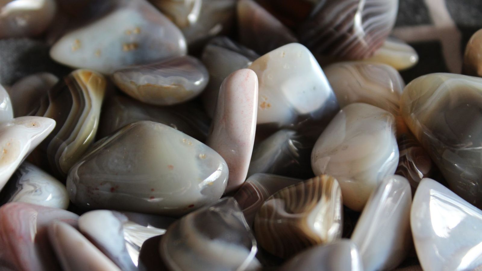 Pierre Agathe : Explorez les Bienfaits Mystiques et Pratiques de l'Agathe