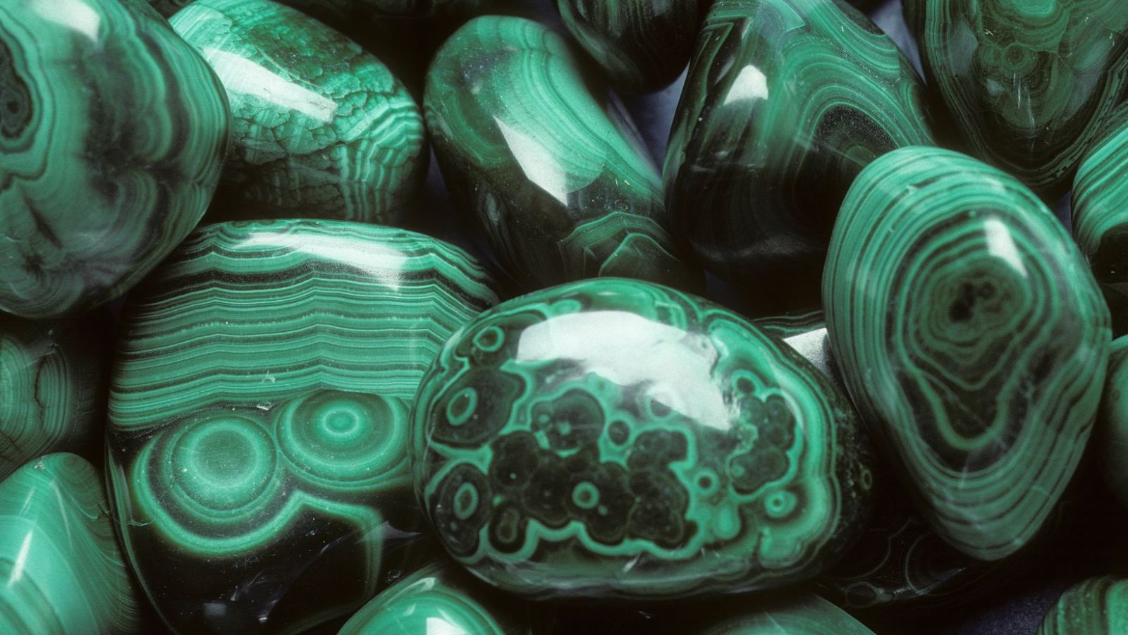 Pierre Malachite : Guide Complet sur ses Vertus et son Influence en ...