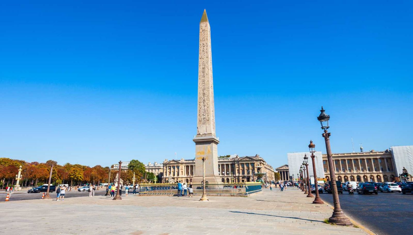 La Place de la Concorde en chiffres : 8 statues, 2 fontaines et 359 ans ...