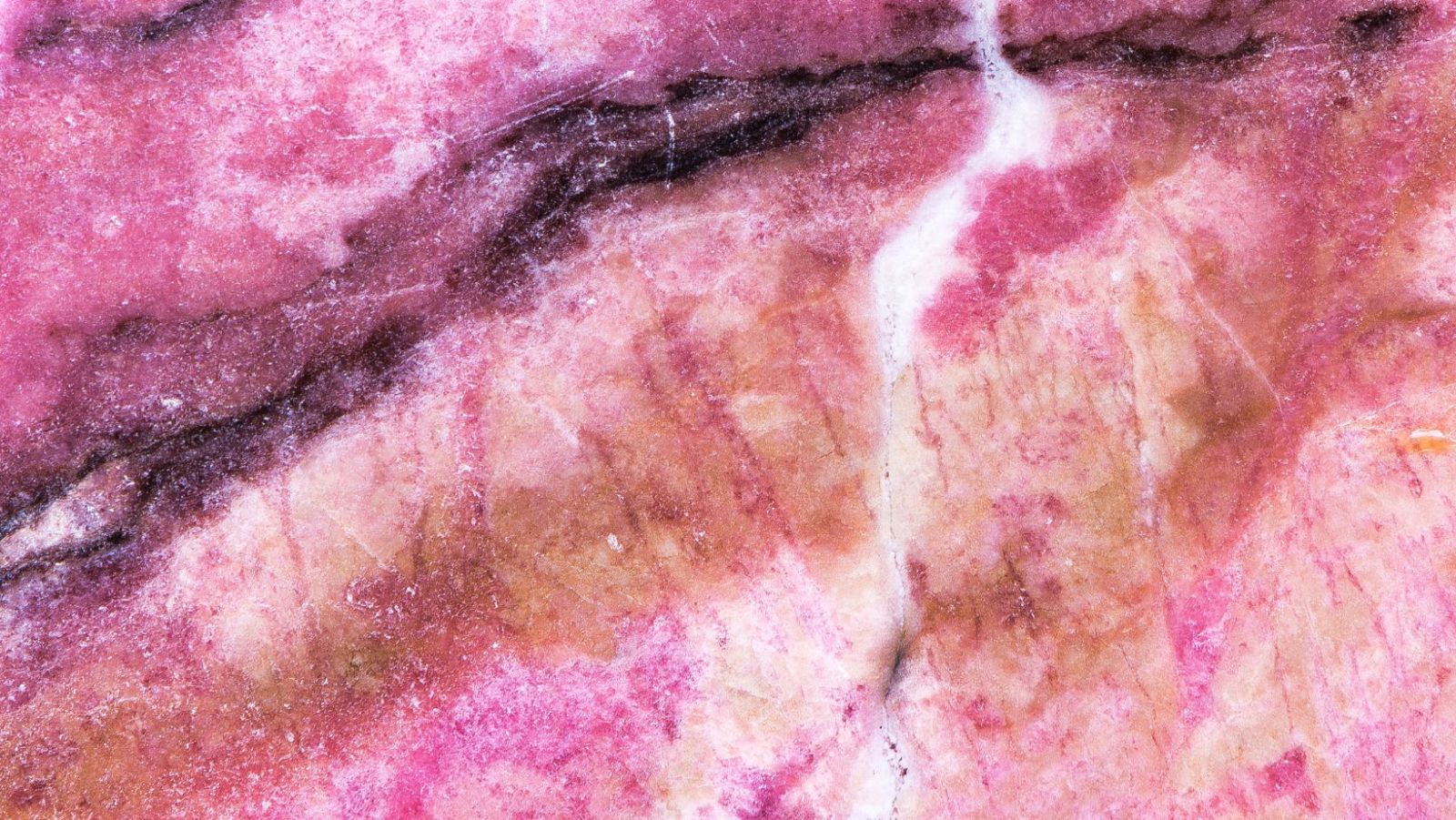 Rhodonite : pierre d'harmonie et de guérison, tous les bienfaits