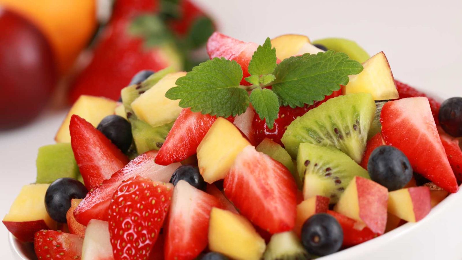 Comment préparer une salade de fraises et kiwis légère et pleine de ...