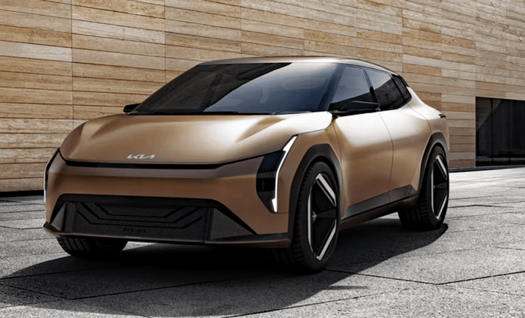 Kia EV4 : 600 ch et 0-100 km/h en moins de 3 secondes pour cette berline électrique futuriste