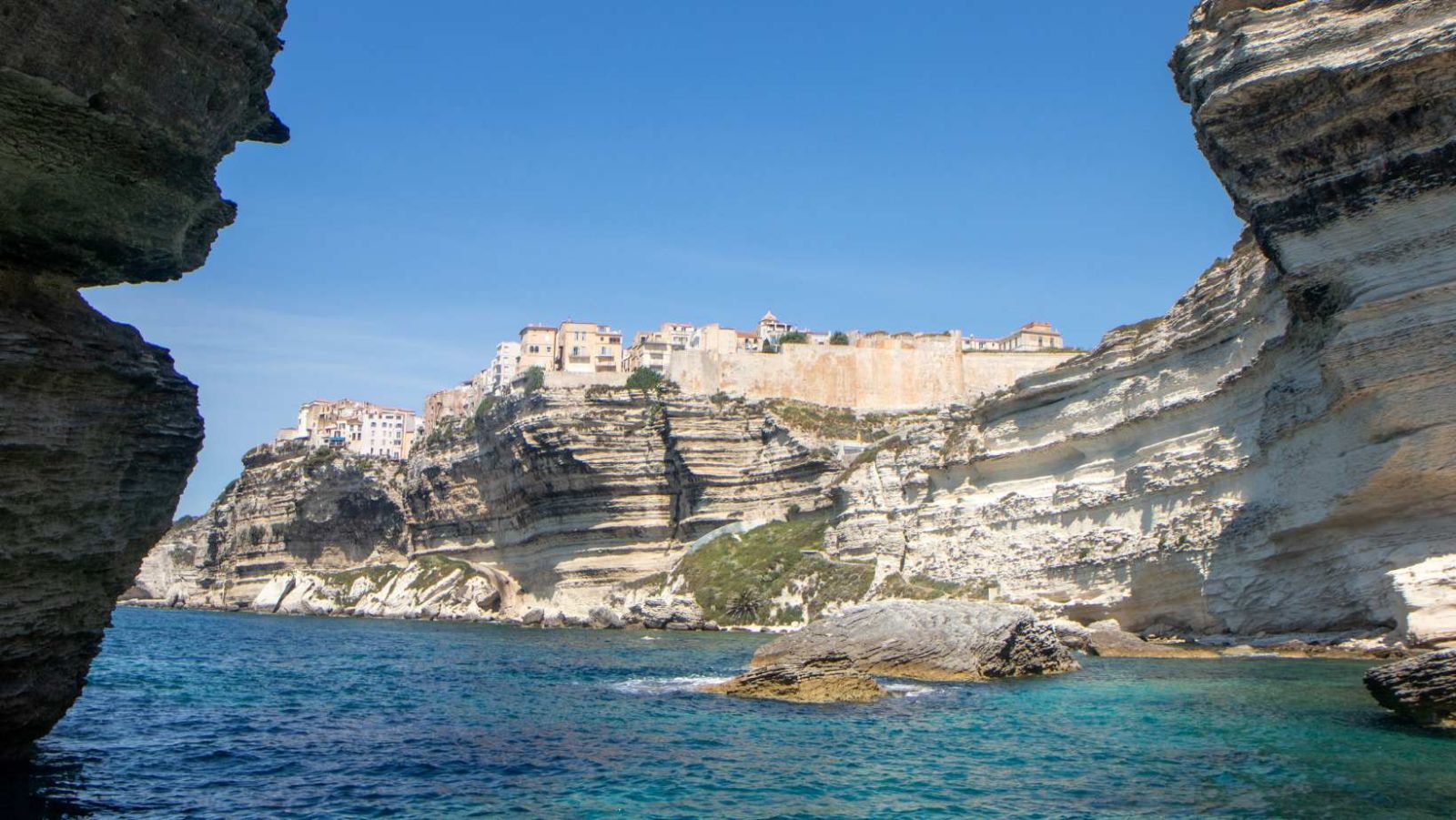 Bonifacio : 1200 ans d'histoire perchés à 70 mètres au-dessus de la ...