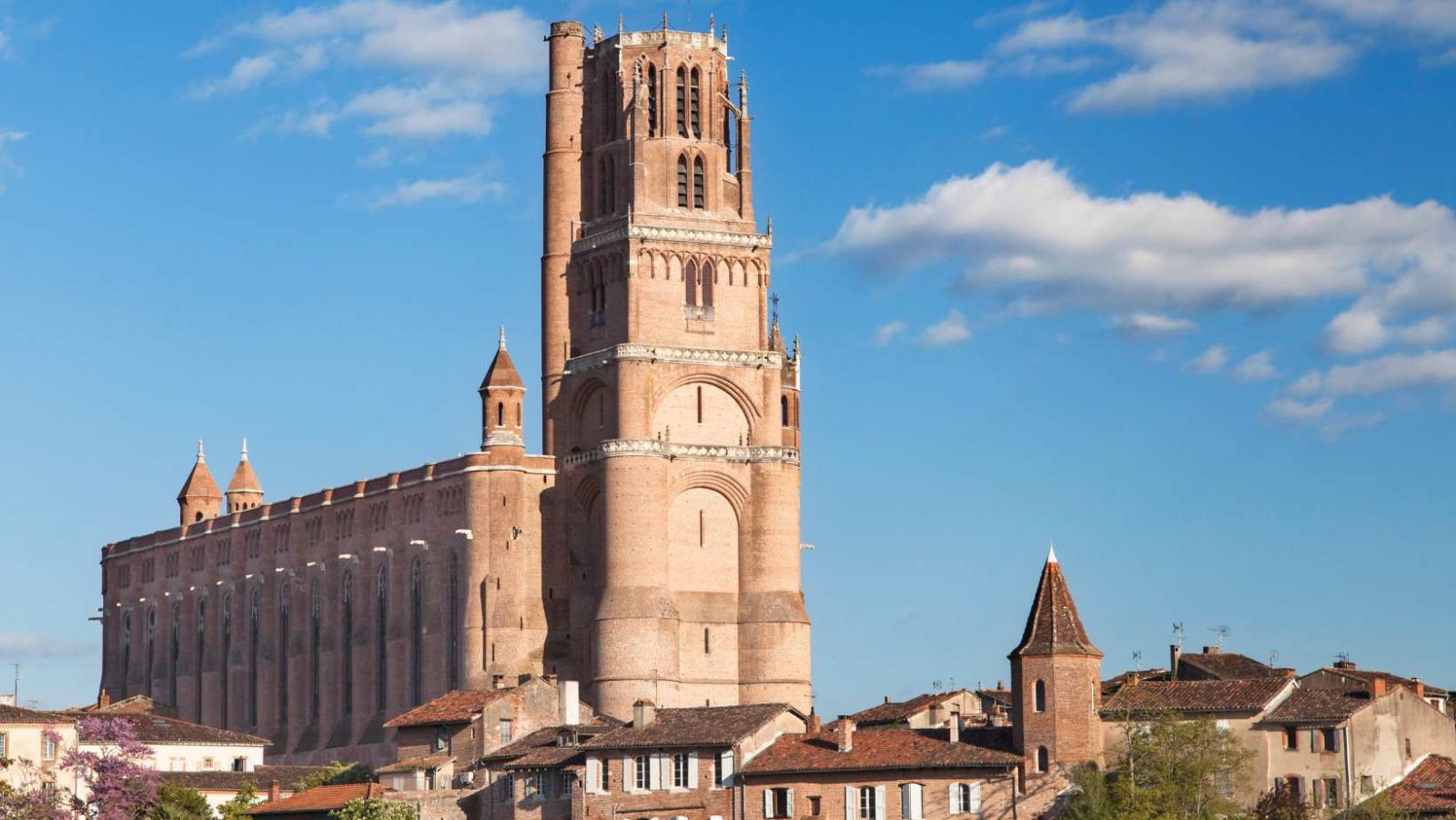 Albi, la cité aux 78 mètres de briques rouges et 1000 ans d'histoire