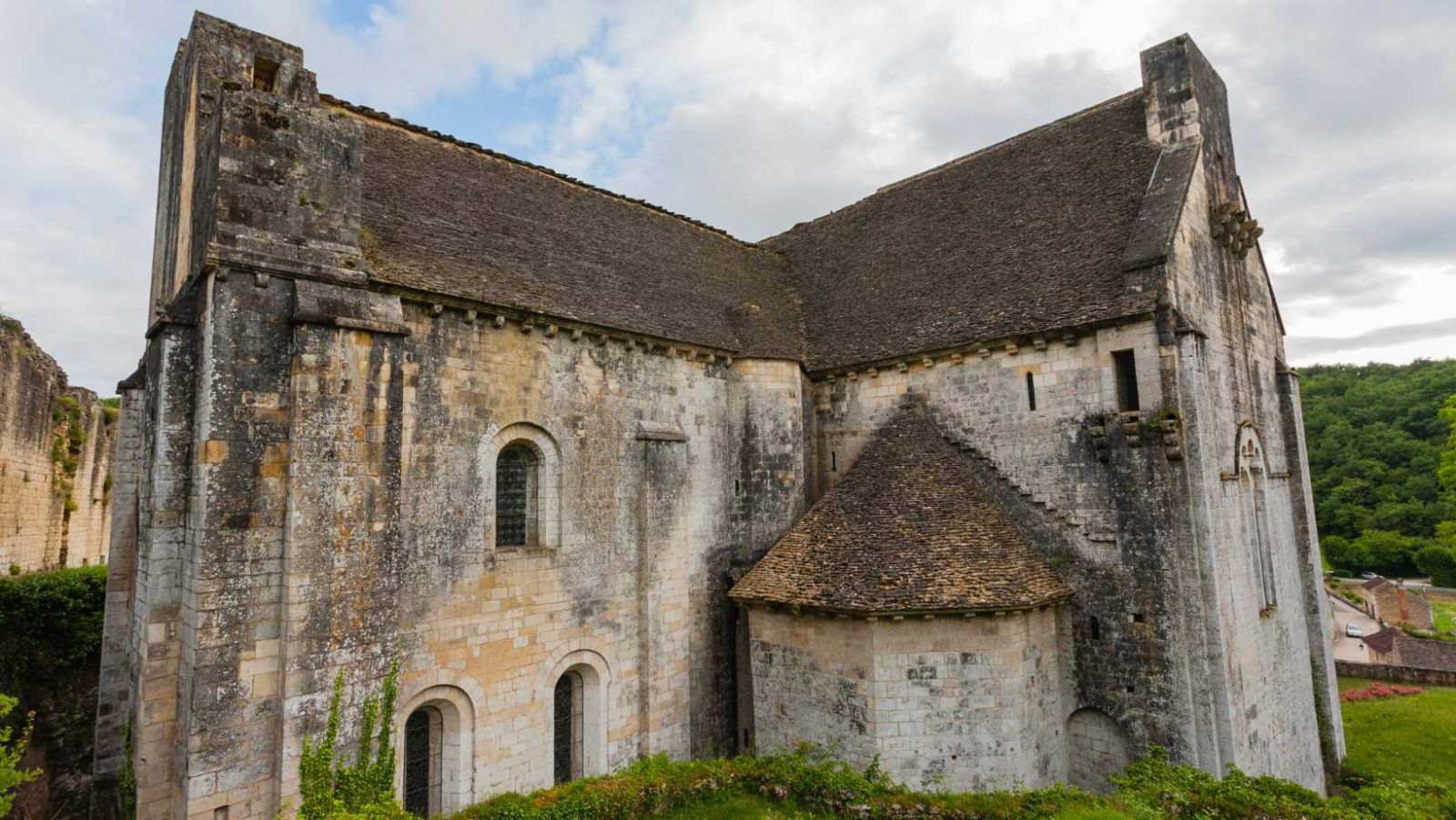 Saint-Amand-de-Coly : le village de 386 habitants qui abrite une abbaye ...