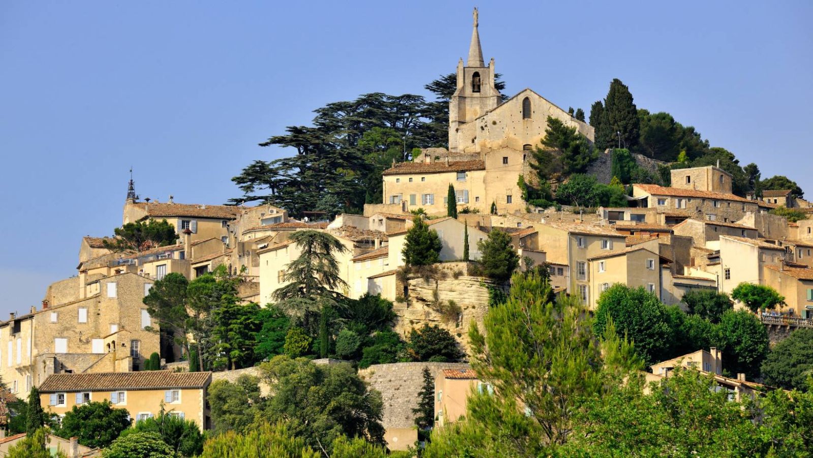 Bonnieux, le village provençal où se mêlent art de vivre, patrimoine et ...
