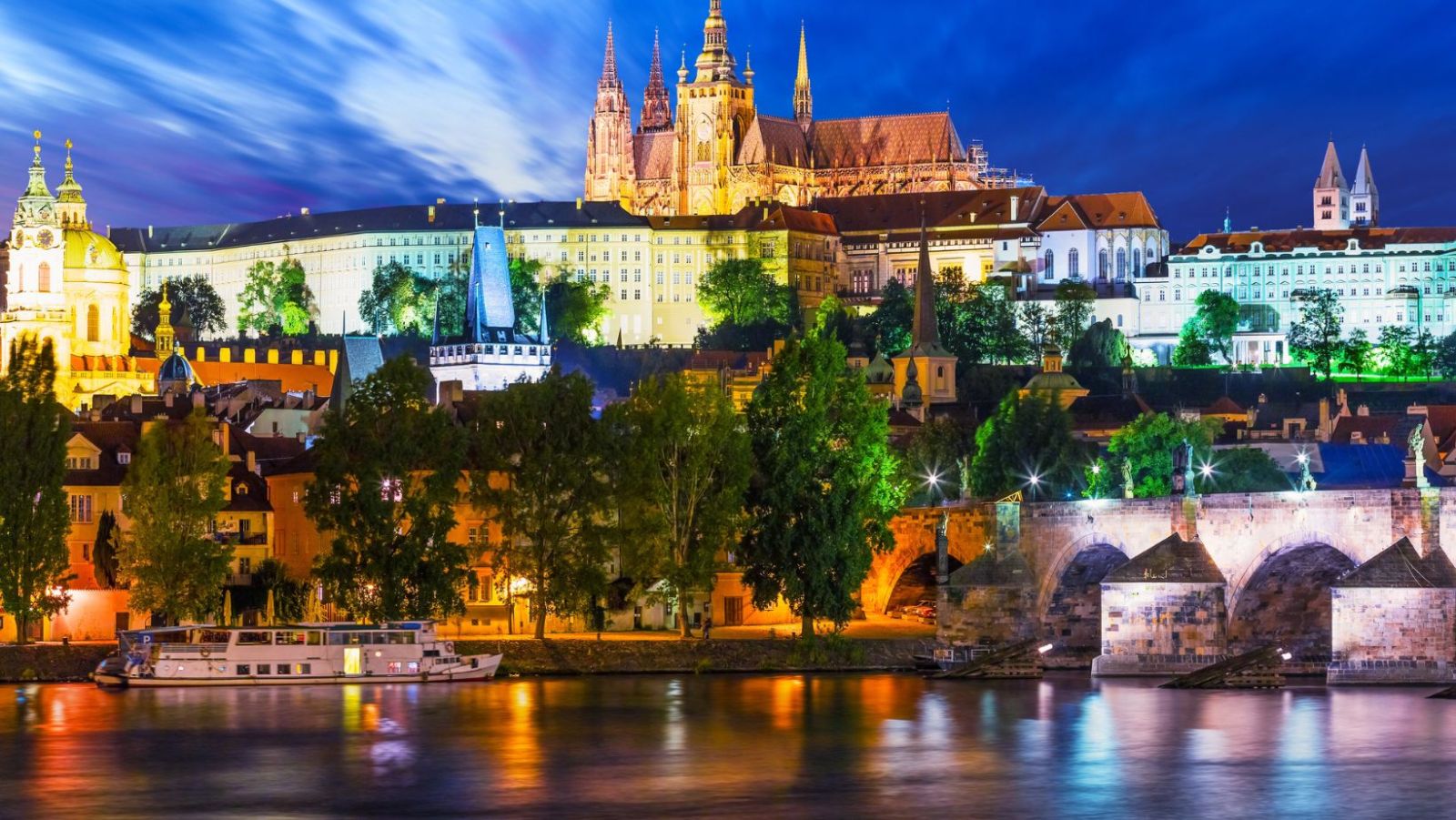 Ce lieu magique en France combine le charme de Prague et la romance de ...